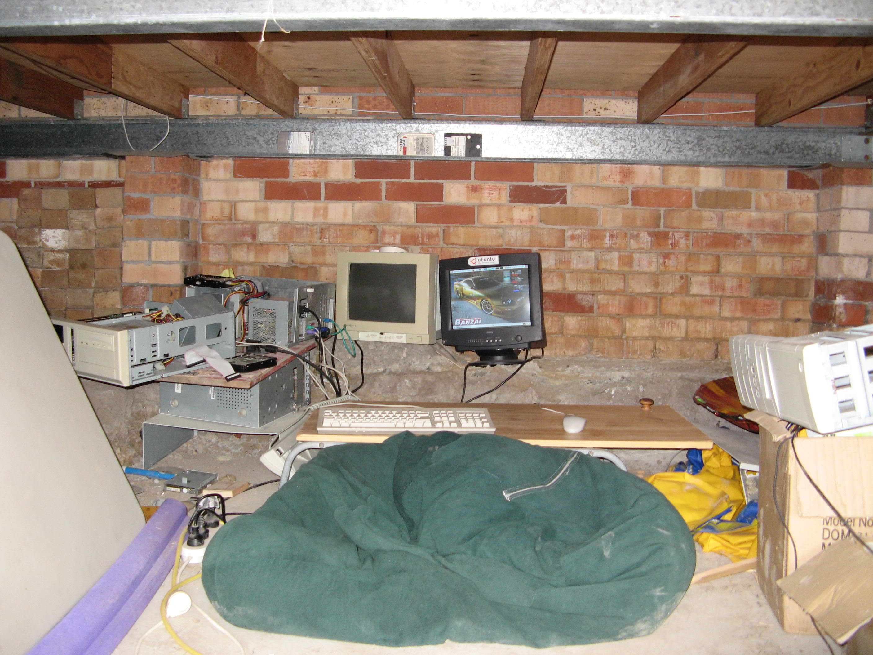 We Might have Found the Worst Gaming Set Ups of all Time We Might have Found the Worst Gaming Set Ups of all Time